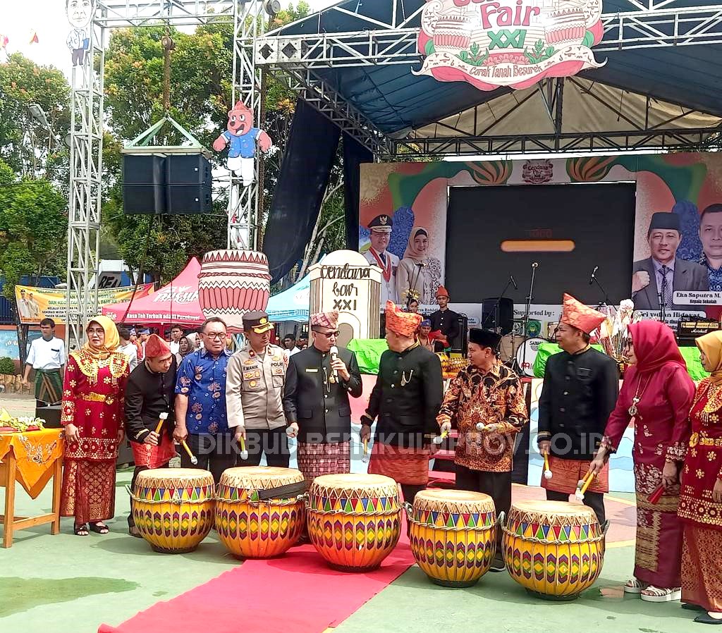SMA Negeri 5 Kota Bengkulu Gelar Cendana Fair XXI - Mata Dian